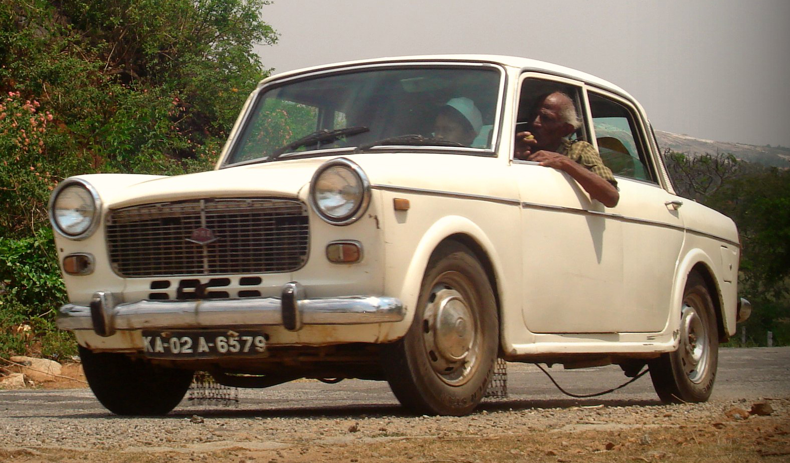 10 Best Cars in India Worthy of a Full Restoration | From Amby to Sierra