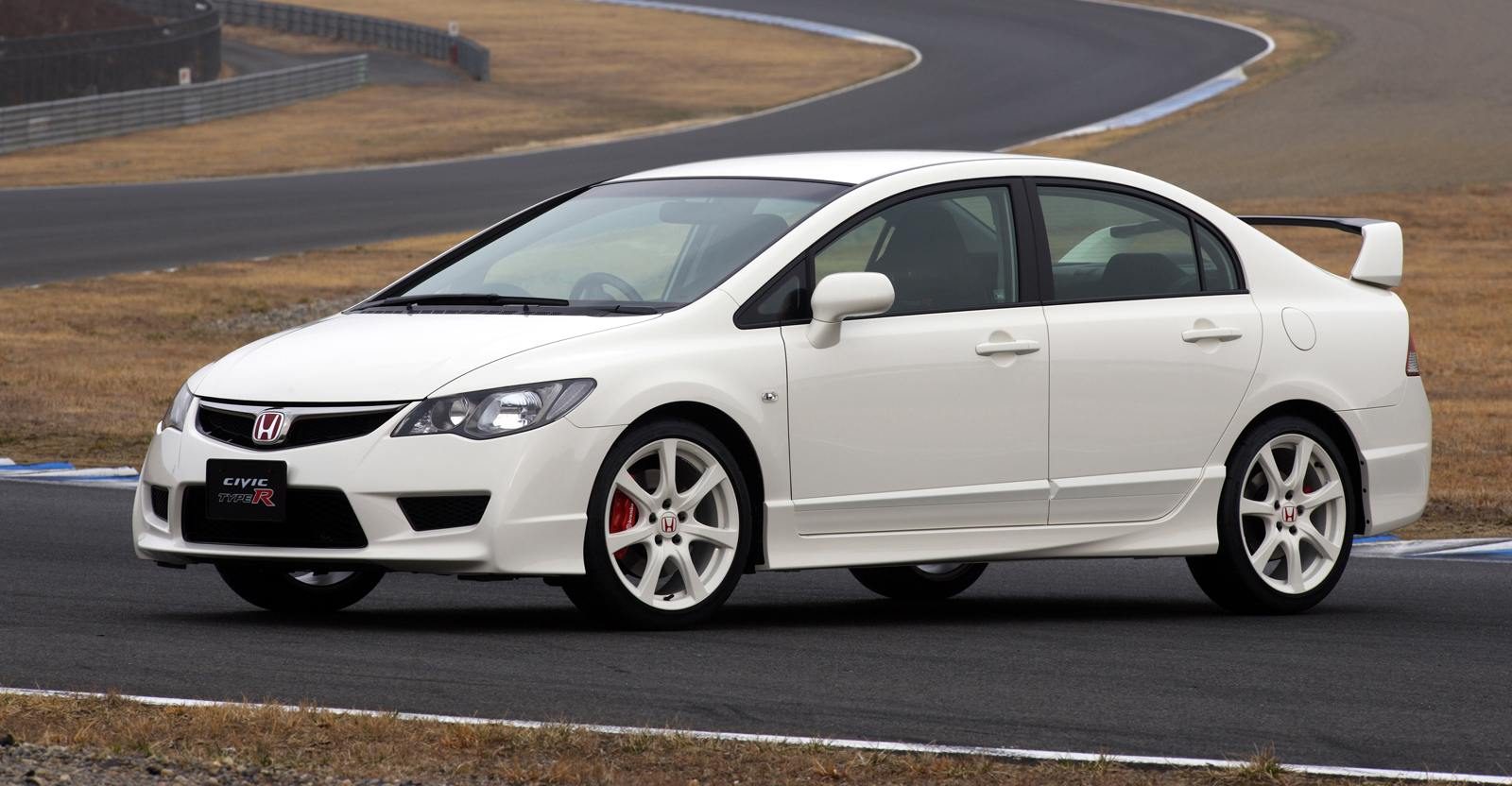 Honda Civic 2006 vs 2020 Honda Civic | Evolution of a Poster Car