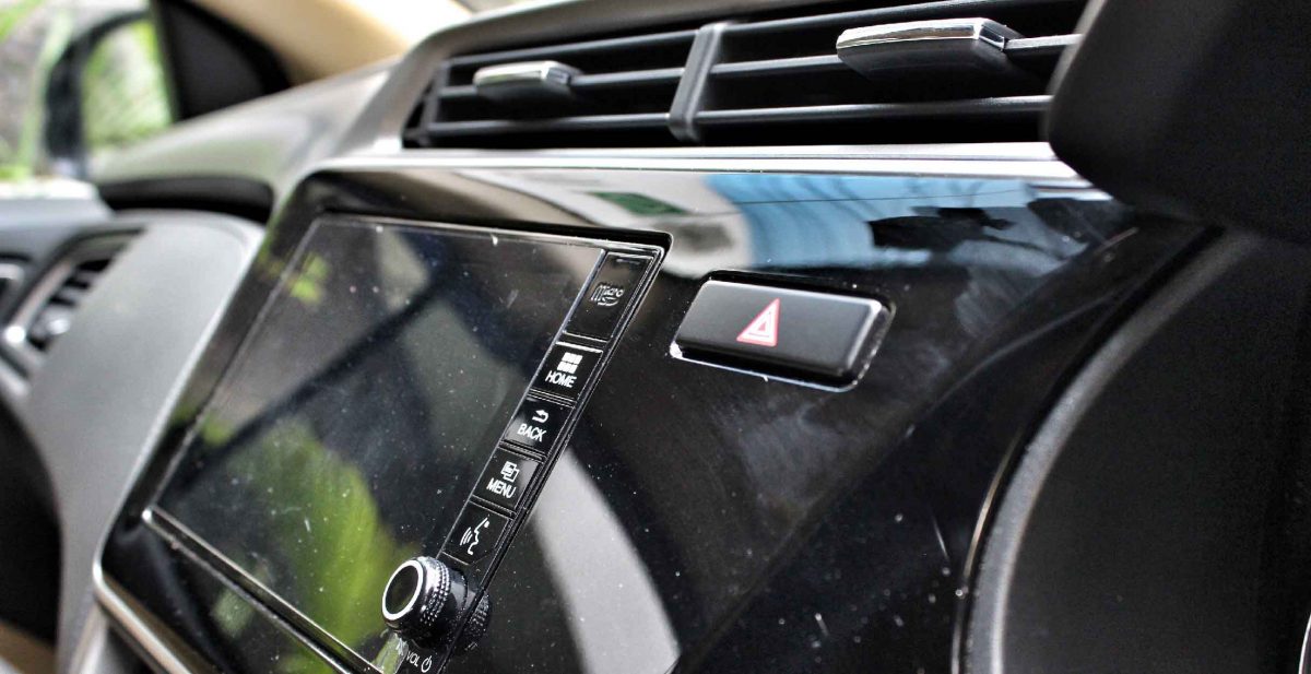 Here is How to Actually use your Car Hazard Lights