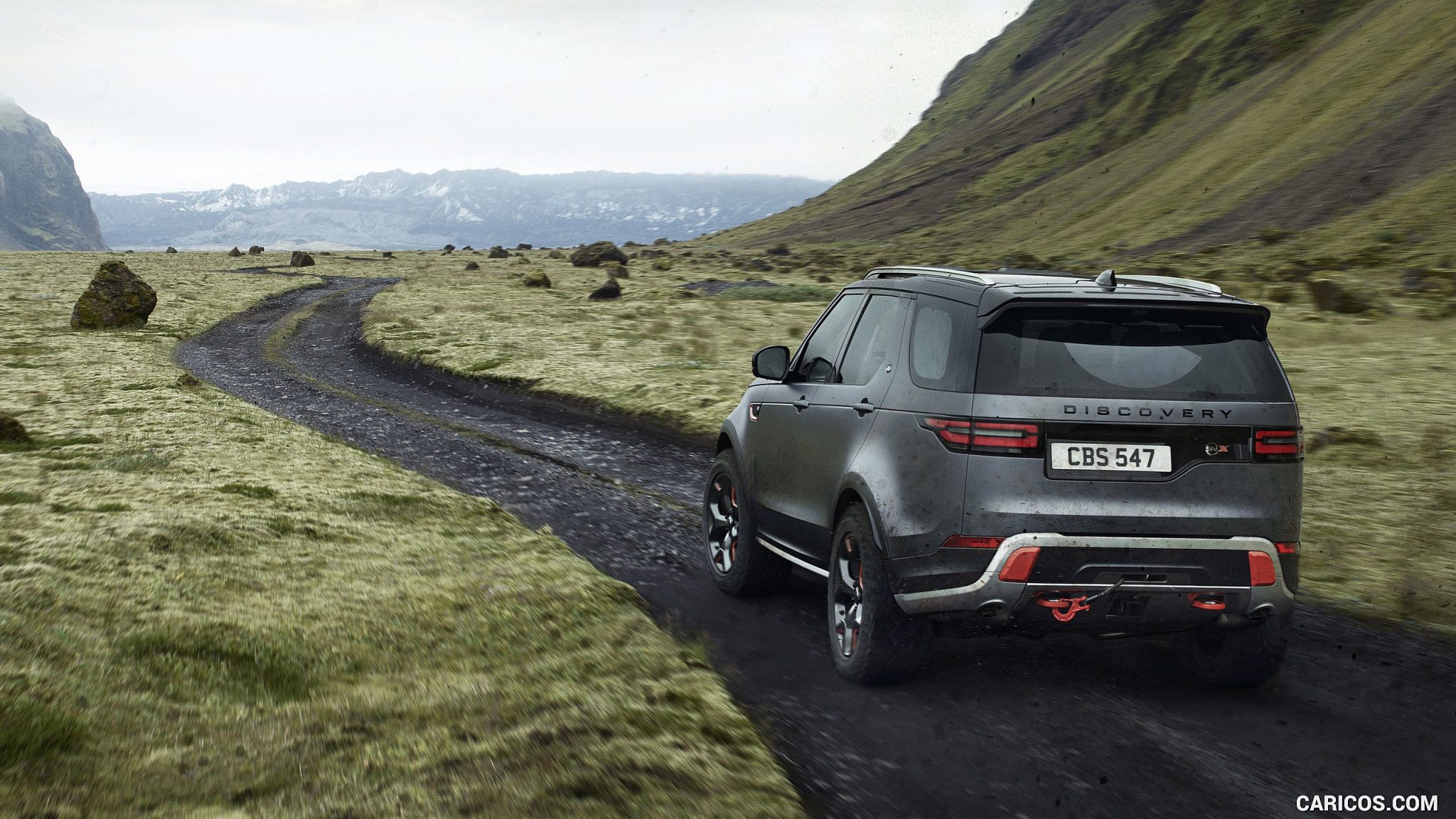 Mahindra XUV700's Plastic Tailgate: Not the Plastic You Think!