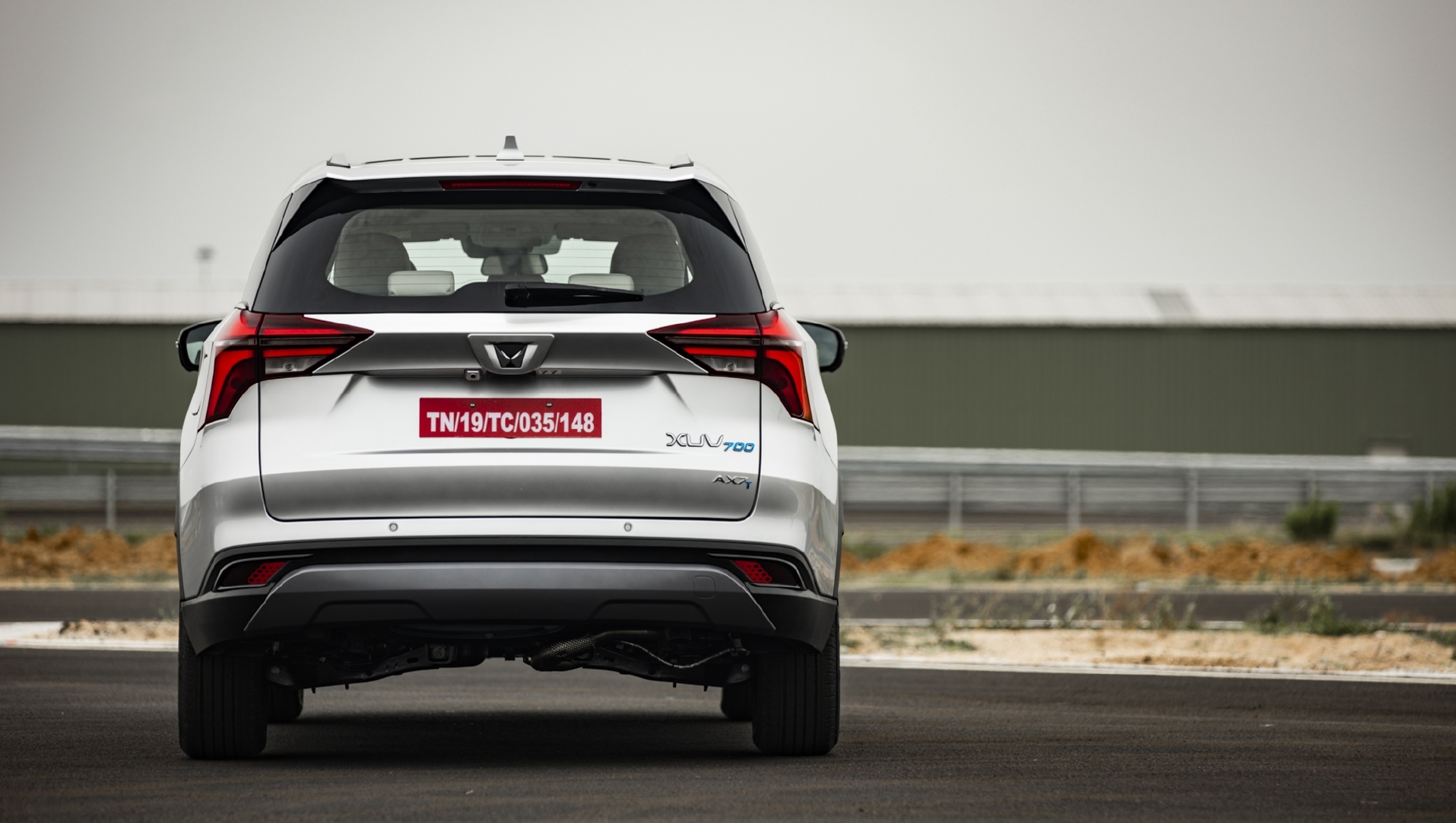 Mahindra XUV700's Plastic Tailgate: Not the Plastic You Think!