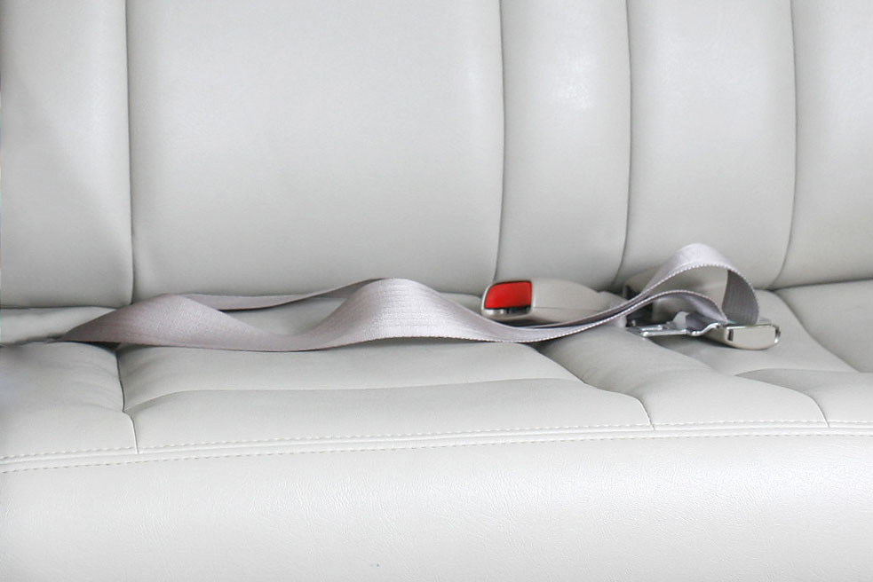 Three-Point VS Two-Point Seat Belt!